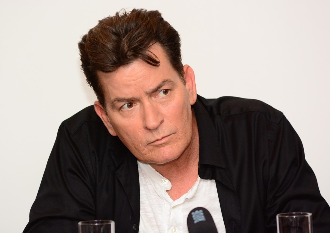 Fotogalerie - Charlie Sheen slaví 57. narozeniny | TV Nova