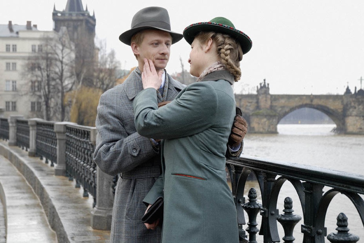 Fotogalerie - GALERIE: Obsluhoval jsem anglického krále | TV Nova