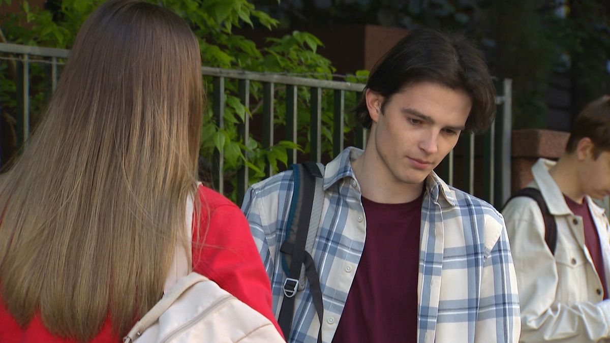 Marek z Ulice se po rozchodu hroutí. Adéla přijde do školy s jiným klukem | TV Nova