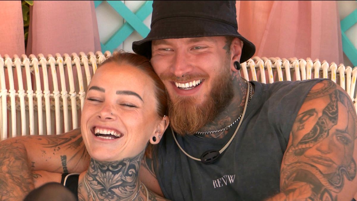 Vyznání v altánku lásky: Miška a Honza v Love Islandu oficiálně tvoří ...