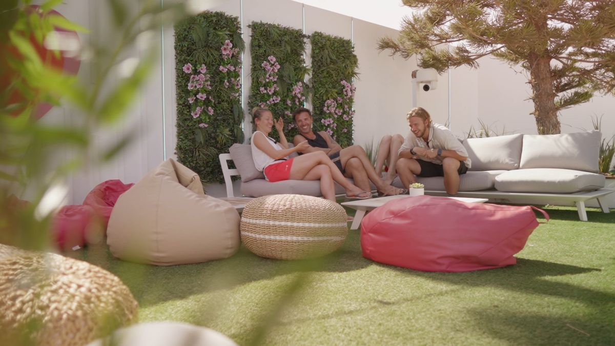 Love Island se roztočil: Ve vile randil komparz | TV Nova