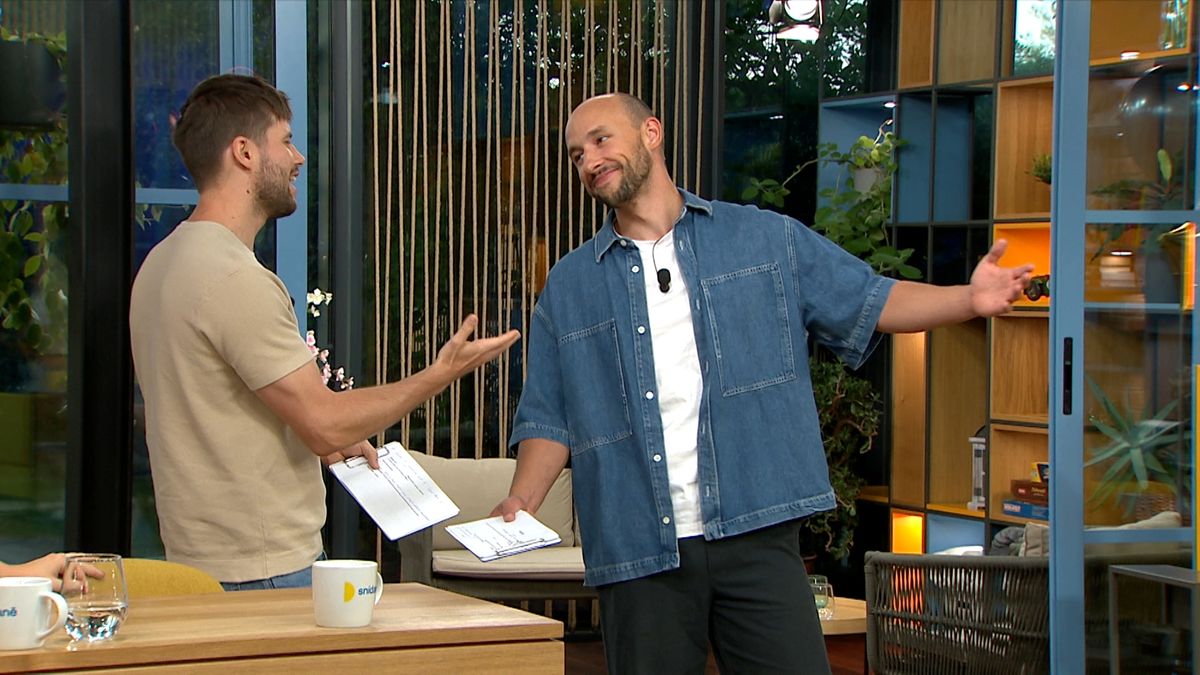 Překvapení v přímém přenosu: Johan Mádr ve Snídani neskrýval dojetí | TV Nova