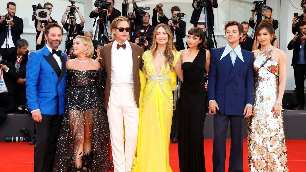 Celý svět řeší, co se stalo mezi Harry Stylesem a Chrisem Pinem! Plivnul, neplivnul? | TV Nova