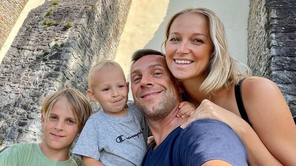 a621ac4d-d8b1-47a2-9d9d-3e91963bb17c