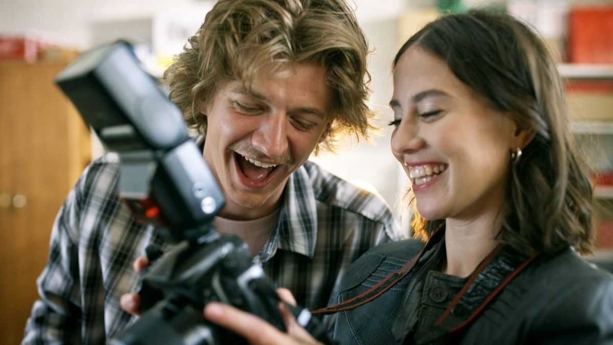 Mezi Bárou a Vencou z Bratrů a sester to jiskří. Dostanou se nebezpečně blízko | TV Nova