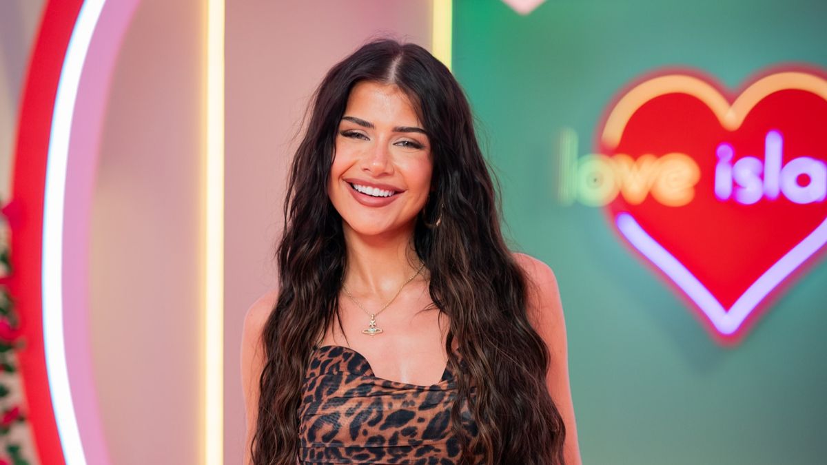 Spekulace potvrzeny: Domi Alagia v Love Islandu vytasí drápky jako ...