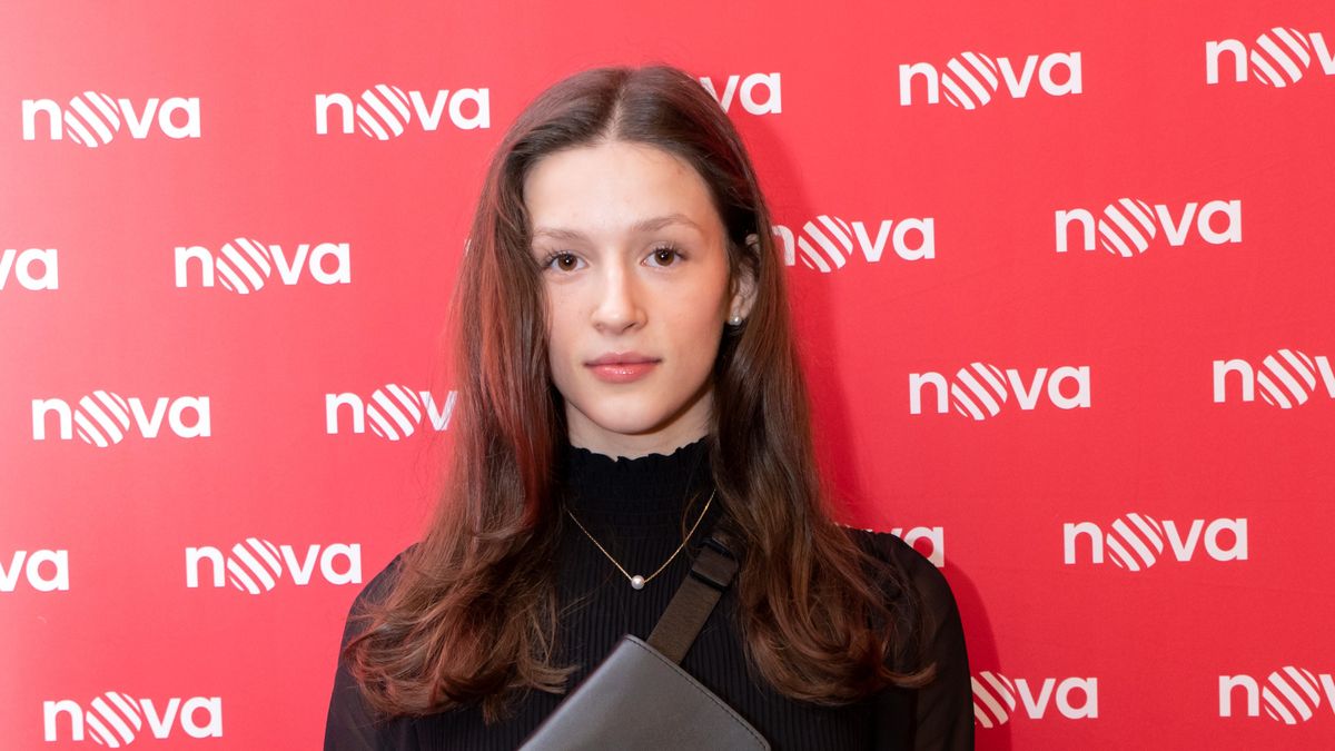 V Ulici jako drsná holka, ve Zlaté labuti elegantní dáma! Jak se ...