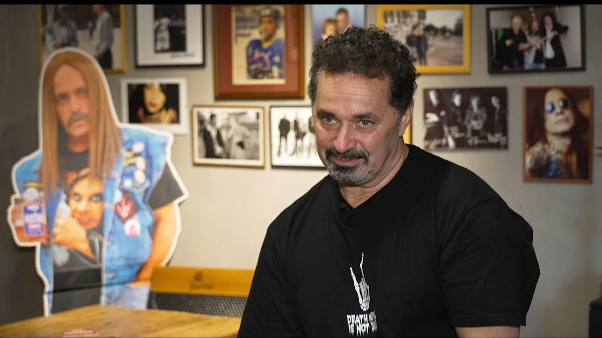 Ozzák stále žije! Martin Dejdar se za něho převléká i po letech | TV Nova